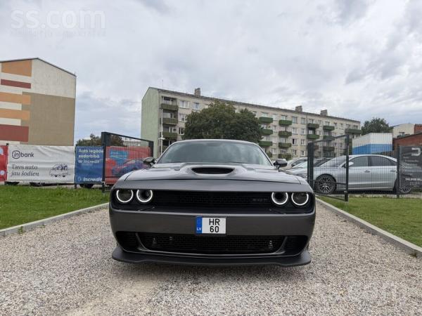 Pelēks Dodge Challenger 2016 Ventspils, ar dzinēja tilpumu 3.60 L un nobraukumu 117 tūkst. km par 20990 €, foto 3 vietnē AUTOMOTO.COM.LV