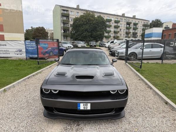 Pelēks Dodge Challenger 2016 Ventspils, ar dzinēja tilpumu 3.60 L un nobraukumu 117 tūkst. km par 20990 €, foto 4 vietnē AUTOMOTO.COM.LV