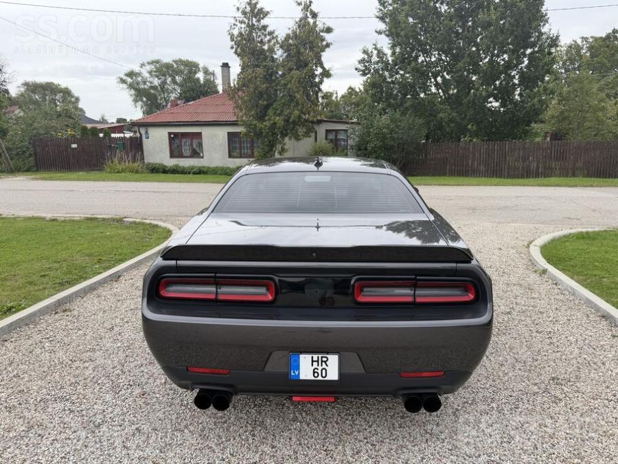 Pelēks Dodge Challenger 2016 Ventspils, ar dzinēja tilpumu 3.60 L un nobraukumu 117 tūkst. km par 20990 €, foto 9 vietnē AUTOMOTO.COM.LV