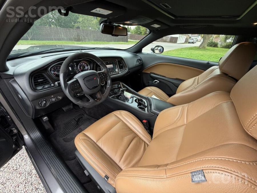 Pelēks Dodge Challenger 2016 Ventspils, ar dzinēja tilpumu 3.60 L un nobraukumu 117 tūkst. km par 20990 €, foto 12 vietnē AUTOMOTO.COM.LV