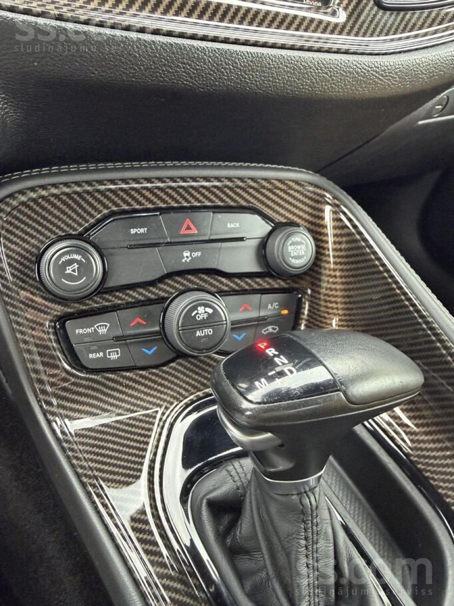 Pelēks Dodge Challenger 2016 Ventspils, ar dzinēja tilpumu 3.60 L un nobraukumu 117 tūkst. km par 20990 €, foto 22 vietnē AUTOMOTO.COM.LV