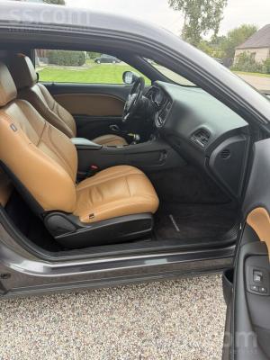 Pelēks Dodge Challenger 2016 Ventspils, ar dzinēja tilpumu 3.60 L un nobraukumu 117 tūkst. km par 20990 €, foto 23 vietnē AUTOMOTO.COM.LV