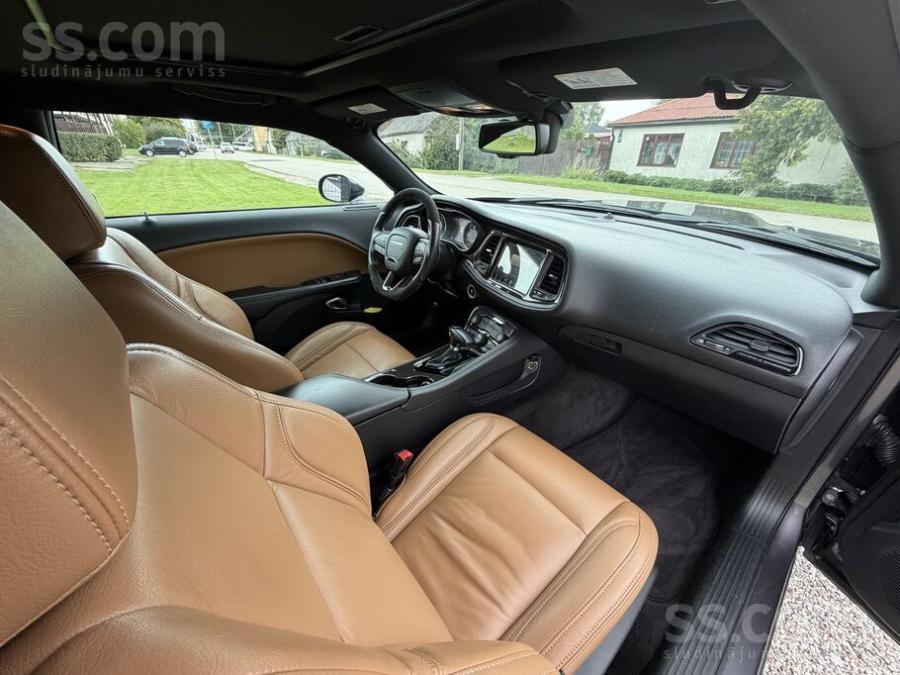 Pelēks Dodge Challenger 2016 Ventspils, ar dzinēja tilpumu 3.60 L un nobraukumu 117 tūkst. km par 20990 €, foto 24 vietnē AUTOMOTO.COM.LV