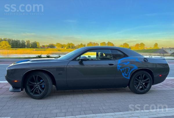Grey Dodge Challenger 2017 in Jelgava, with an engine capacity of 3.60 L and mileage of 108 thousand km for 23400 €, photo 2 on AUTOMOTO.COM.LV