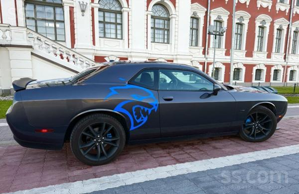 Grey Dodge Challenger 2017 in Jelgava, with an engine capacity of 3.60 L and mileage of 108 thousand km for 23400 €, photo 5 on AUTOMOTO.COM.LV