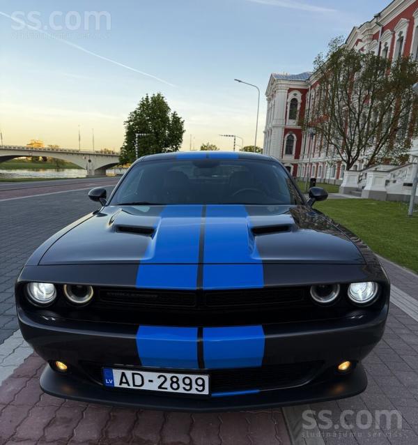 Grey Dodge Challenger 2017 in Jelgava, with an engine capacity of 3.60 L and mileage of 108 thousand km for 23400 €, photo 7 on AUTOMOTO.COM.LV