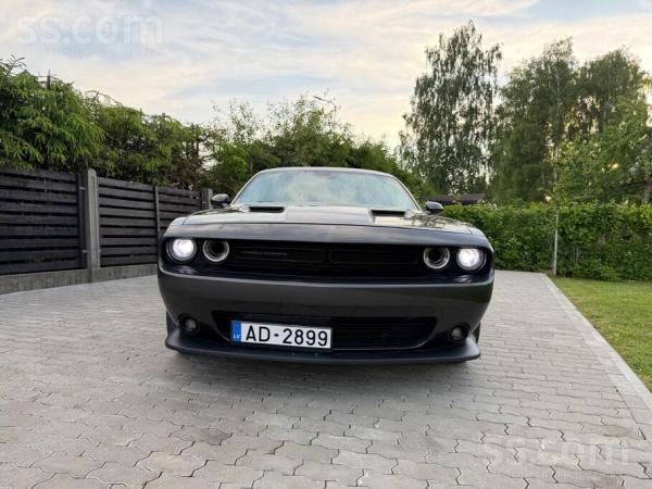 Pelēks Dodge Challenger 2017 Jelgava, ar dzinēja tilpumu 3.60 L un nobraukumu 102 tūkst. km par 21500 €, foto 2 vietnē AUTOMOTO.COM.LV