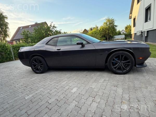 Pelēks Dodge Challenger 2017 Jelgava, ar dzinēja tilpumu 3.60 L un nobraukumu 102 tūkst. km par 21500 €, foto 4 vietnē AUTOMOTO.COM.LV
