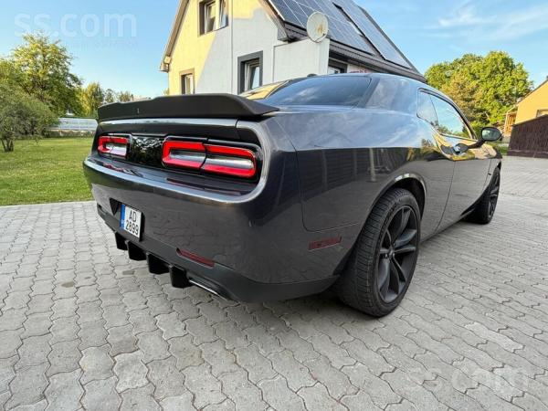 Pelēks Dodge Challenger 2017 Jelgava, ar dzinēja tilpumu 3.60 L un nobraukumu 102 tūkst. km par 21500 €, foto 5 vietnē AUTOMOTO.COM.LV