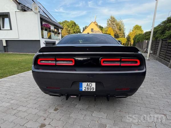 Pelēks Dodge Challenger 2017 Jelgava, ar dzinēja tilpumu 3.60 L un nobraukumu 102 tūkst. km par 21500 €, foto 6 vietnē AUTOMOTO.COM.LV