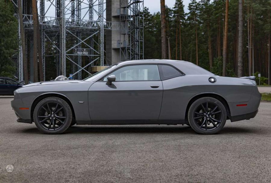 Grey Dodge Challenger 2017 in Druskininkai, with an engine capacity of 3.60 L and mileage of 117 thousand km for 15350 €, photo 7 on AUTOMOTO.COM.LV