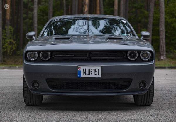 Grey Dodge Challenger 2017 in Druskininkai, with an engine capacity of 3.60 L and mileage of 117 thousand km for 15350 €, photo 9 on AUTOMOTO.COM.LV