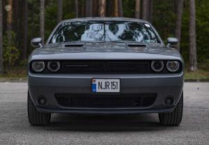 Grey Dodge Challenger 2017 in Druskininkai, with an engine capacity of 3.60 L and mileage of 117 thousand km for 15350 €, photo 9 on AUTOMOTO.COM.LV
