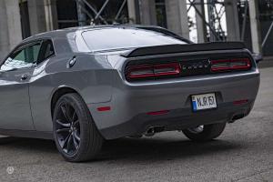 Grey Dodge Challenger 2017 in Druskininkai, with an engine capacity of 3.60 L and mileage of 117 thousand km for 15350 €, photo 10 on AUTOMOTO.COM.LV