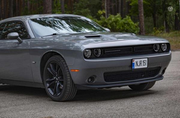 Grey Dodge Challenger 2017 in Druskininkai, with an engine capacity of 3.60 L and mileage of 117 thousand km for 15350 €, photo 11 on AUTOMOTO.COM.LV