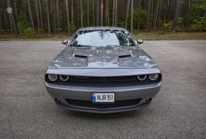 Grey Dodge Challenger 2017 in Druskininkai, with an engine capacity of 3.60 L and mileage of 117 thousand km for 15350 €, photo 12 on AUTOMOTO.COM.LV