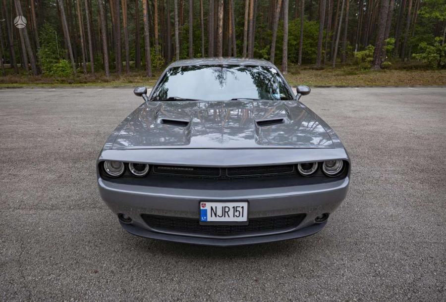 Grey Dodge Challenger 2017 in Druskininkai, with an engine capacity of 3.60 L and mileage of 117 thousand km for 15350 €, photo 12 on AUTOMOTO.COM.LV