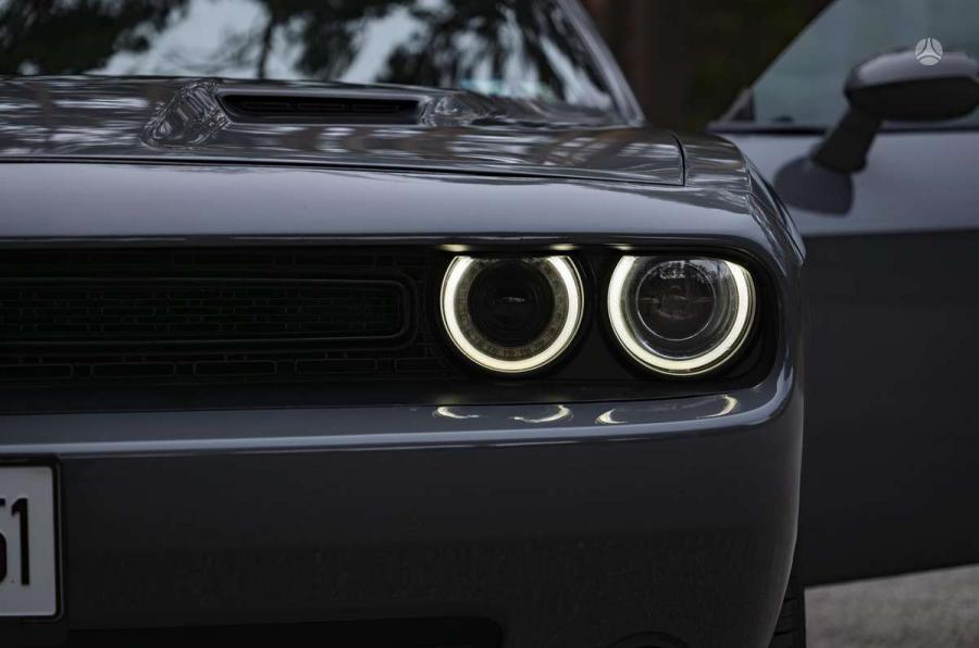 Grey Dodge Challenger 2017 in Druskininkai, with an engine capacity of 3.60 L and mileage of 117 thousand km for 15350 €, photo 14 on AUTOMOTO.COM.LV
