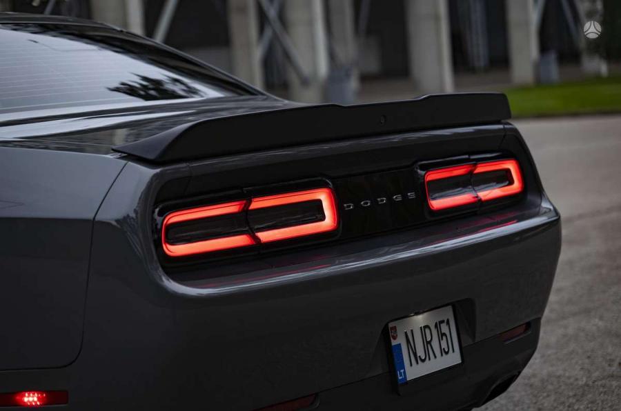 Grey Dodge Challenger 2017 in Druskininkai, with an engine capacity of 3.60 L and mileage of 117 thousand km for 15350 €, photo 15 on AUTOMOTO.COM.LV