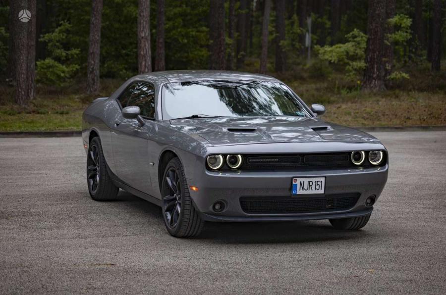 Grey Dodge Challenger 2017 in Druskininkai, with an engine capacity of 3.60 L and mileage of 117 thousand km for 15350 €, photo 16 on AUTOMOTO.COM.LV