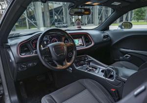 Grey Dodge Challenger 2017 in Druskininkai, with an engine capacity of 3.60 L and mileage of 117 thousand km for 15350 €, photo 17 on AUTOMOTO.COM.LV