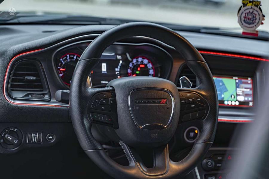 Grey Dodge Challenger 2017 in Druskininkai, with an engine capacity of 3.60 L and mileage of 117 thousand km for 15350 €, photo 19 on AUTOMOTO.COM.LV