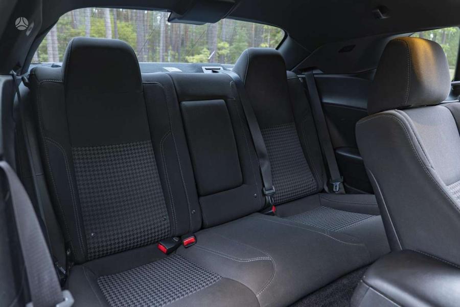 Grey Dodge Challenger 2017 in Druskininkai, with an engine capacity of 3.60 L and mileage of 117 thousand km for 15350 €, photo 27 on AUTOMOTO.COM.LV