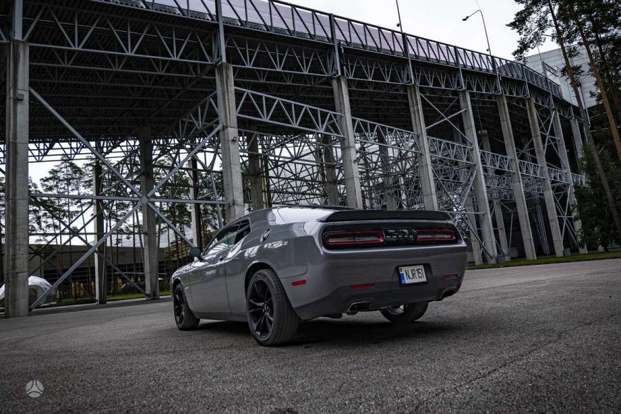 Grey Dodge Challenger 2017 in Druskininkai, with an engine capacity of 3.60 L and mileage of 117 thousand km for 15350 €, photo 31 on AUTOMOTO.COM.LV