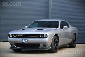 Grey Dodge Challenger 2018 in Riga, with an engine capacity of 5.70 L and mileage of 177 thousand km for 21995 €, photo 4 on AUTOMOTO.COM.LV