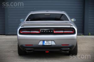 Grey Dodge Challenger 2018 in Riga, with an engine capacity of 5.70 L and mileage of 177 thousand km for 21995 €, photo 8 on AUTOMOTO.COM.LV