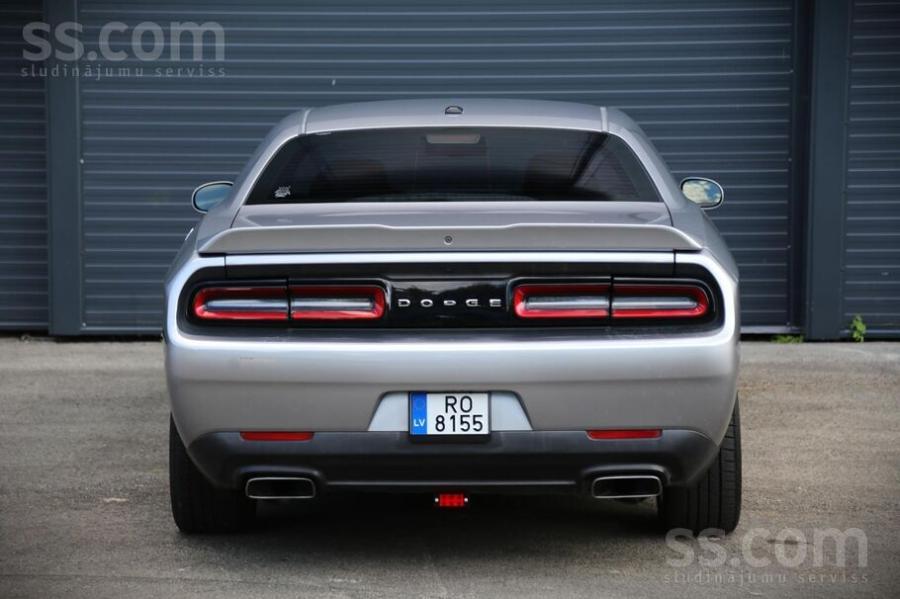 Grey Dodge Challenger 2018 in Riga, with an engine capacity of 5.70 L and mileage of 177 thousand km for 21995 €, photo 8 on AUTOMOTO.COM.LV