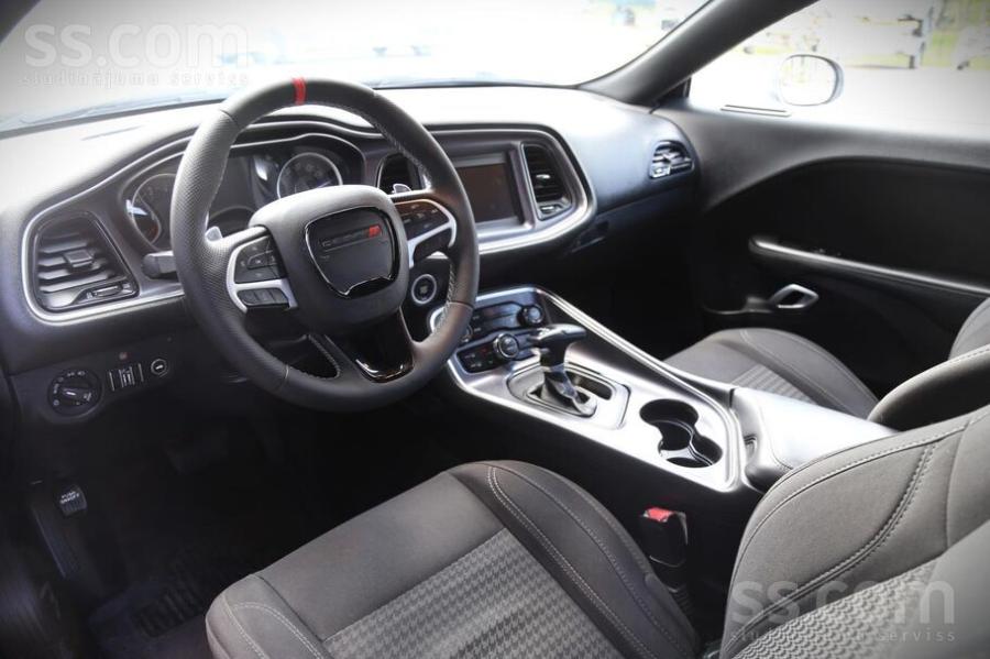 Grey Dodge Challenger 2018 in Riga, with an engine capacity of 5.70 L and mileage of 177 thousand km for 21995 €, photo 11 on AUTOMOTO.COM.LV