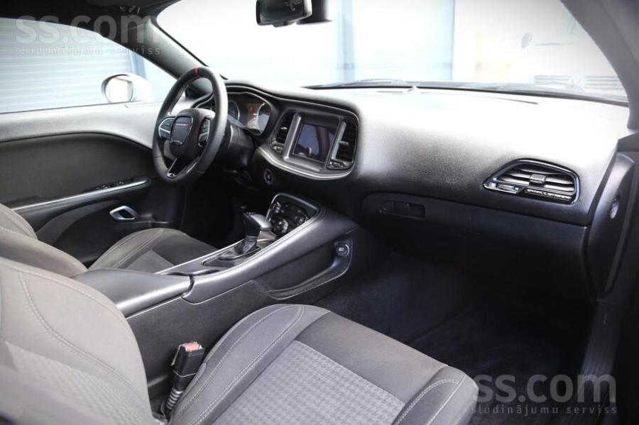 Grey Dodge Challenger 2018 in Riga, with an engine capacity of 5.70 L and mileage of 177 thousand km for 21995 €, photo 13 on AUTOMOTO.COM.LV