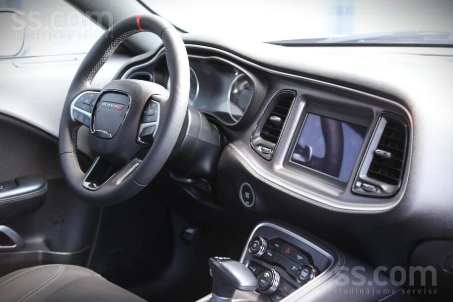 Grey Dodge Challenger 2018 in Riga, with an engine capacity of 5.70 L and mileage of 177 thousand km for 21995 €, photo 14 on AUTOMOTO.COM.LV