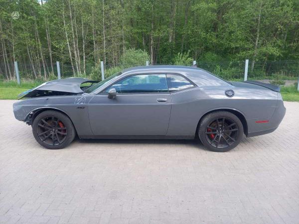 Grey Dodge Challenger 2018 in Vilnius, with an engine capacity of 6.42 L and mileage of 28 thousand km for 17700 €, photo 1 on AUTOMOTO.COM.LV