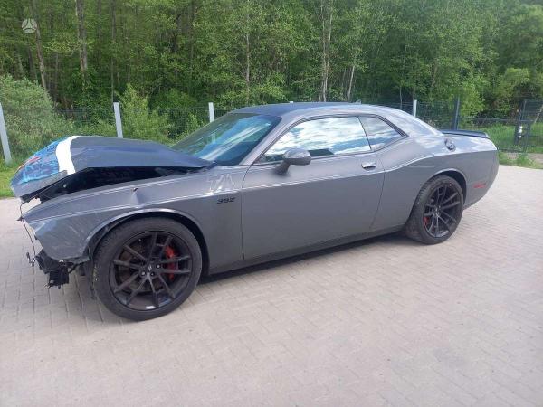 Grey Dodge Challenger 2018 in Vilnius, with an engine capacity of 6.42 L and mileage of 28 thousand km for 17700 €, photo 2 on AUTOMOTO.COM.LV