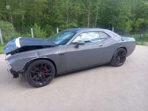 Grey Dodge Challenger 2018 in Vilnius, with an engine capacity of 6.42 L and mileage of 28 thousand km for 17700 €, photo 3 on AUTOMOTO.COM.LV