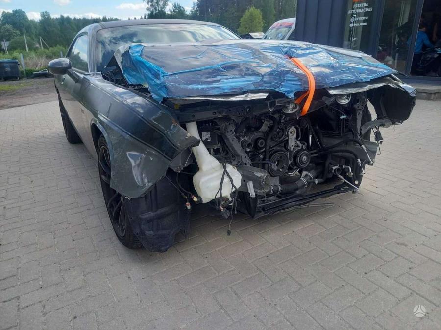 Grey Dodge Challenger 2018 in Vilnius, with an engine capacity of 6.42 L and mileage of 28 thousand km for 17700 €, photo 5 on AUTOMOTO.COM.LV