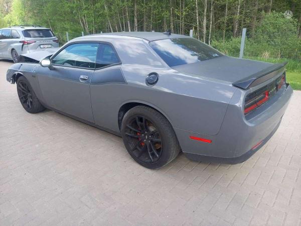 Grey Dodge Challenger 2018 in Vilnius, with an engine capacity of 6.42 L and mileage of 28 thousand km for 17700 €, photo 10 on AUTOMOTO.COM.LV
