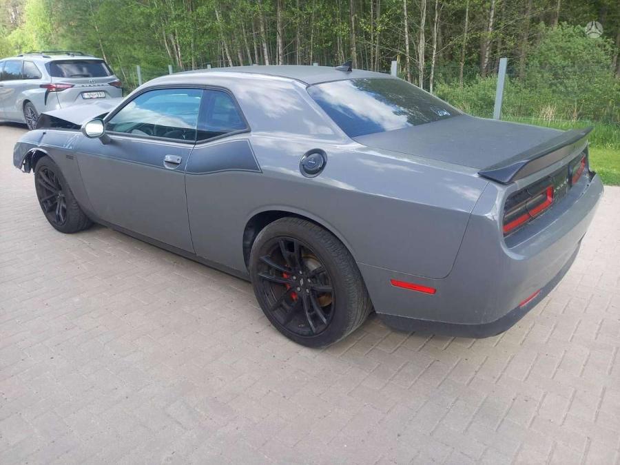 Grey Dodge Challenger 2018 in Vilnius, with an engine capacity of 6.42 L and mileage of 28 thousand km for 17700 €, photo 11 on AUTOMOTO.COM.LV