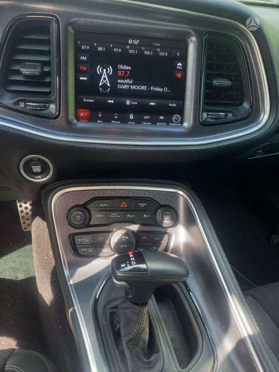 Grey Dodge Challenger 2018 in Vilnius, with an engine capacity of 6.42 L and mileage of 28 thousand km for 17700 €, photo 15 on AUTOMOTO.COM.LV