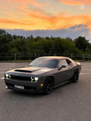 Pelēks Dodge Challenger 2018 Šauļi, ar dzinēja tilpumu 3.60 L un nobraukumu 66 tūkst. km par 18000 €, foto  vietnē AUTOMOTO.COM.LV
