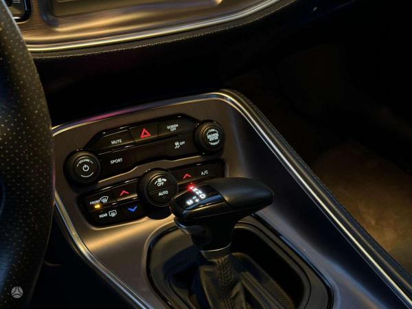 Grey Dodge Challenger 2018 in Siauliai, with an engine capacity of 3.60 L and mileage of 66 thousand km for 18000 €, photo 9 on AUTOMOTO.COM.LV