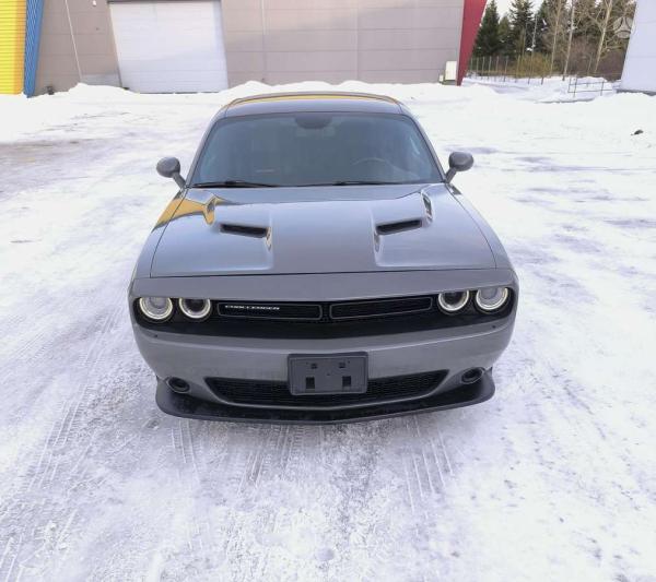 Pelēks Dodge Challenger 2019 Kauņa, ar dzinēja tilpumu 3.60 L un nobraukumu 82 tūkst. km par 19100 €, foto 1 vietnē AUTOMOTO.COM.LV