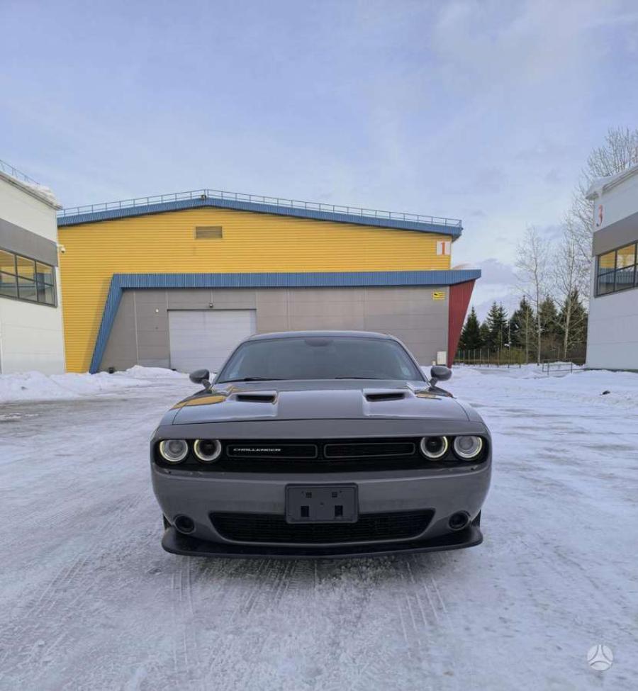 Grey Dodge Challenger 2019 in Kaunas, with an engine capacity of 3.60 L and mileage of 82 thousand km for 19100 €, photo 2 on AUTOMOTO.COM.LV