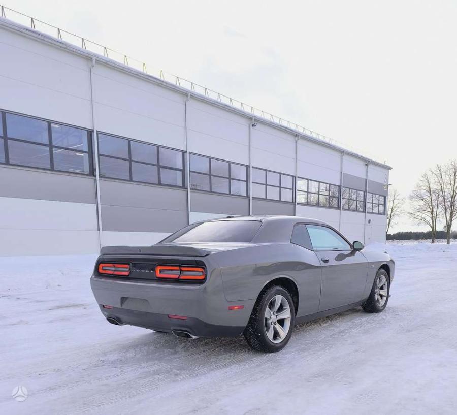 Grey Dodge Challenger 2019 in Kaunas, with an engine capacity of 3.60 L and mileage of 82 thousand km for 19100 €, photo 5 on AUTOMOTO.COM.LV