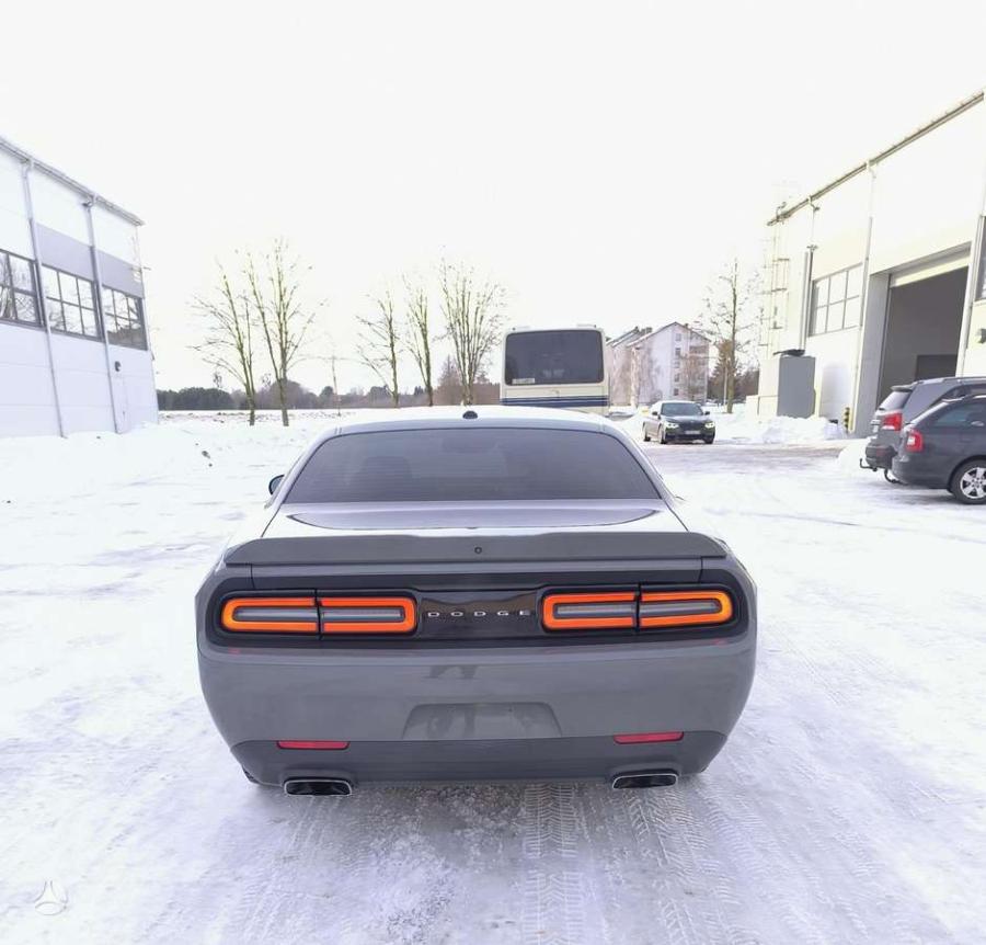 Grey Dodge Challenger 2019 in Kaunas, with an engine capacity of 3.60 L and mileage of 82 thousand km for 19100 €, photo 6 on AUTOMOTO.COM.LV