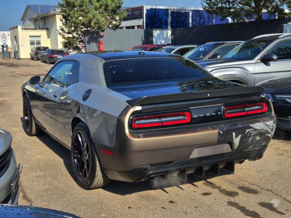 Pelēks Dodge Challenger 2019 Viļņa, ar dzinēja tilpumu 3.60 L un nobraukumu 89 tūkst. km par 11900 €, foto 4 vietnē AUTOMOTO.COM.LV