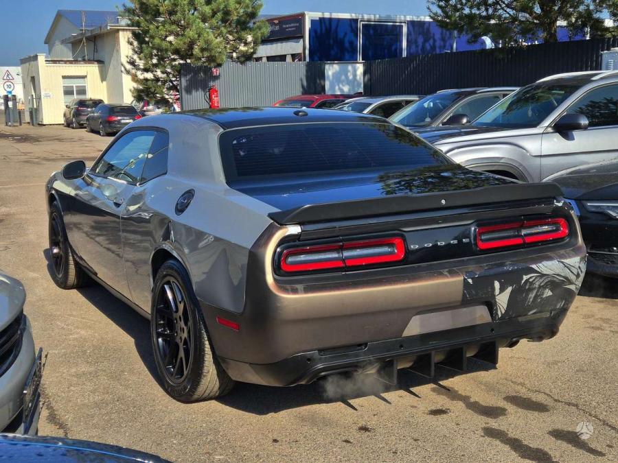 Pelēks Dodge Challenger 2019 Viļņa, ar dzinēja tilpumu 3.60 L un nobraukumu 89 tūkst. km par 11900 €, foto 5 vietnē AUTOMOTO.COM.LV