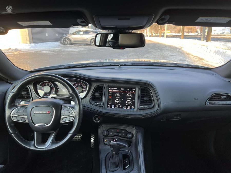 Grey Dodge Challenger 2020 in Vilnius, with an engine capacity of 5.65 L and mileage of 10 thousand km for 24000 €, photo 11 on AUTOMOTO.COM.LV
